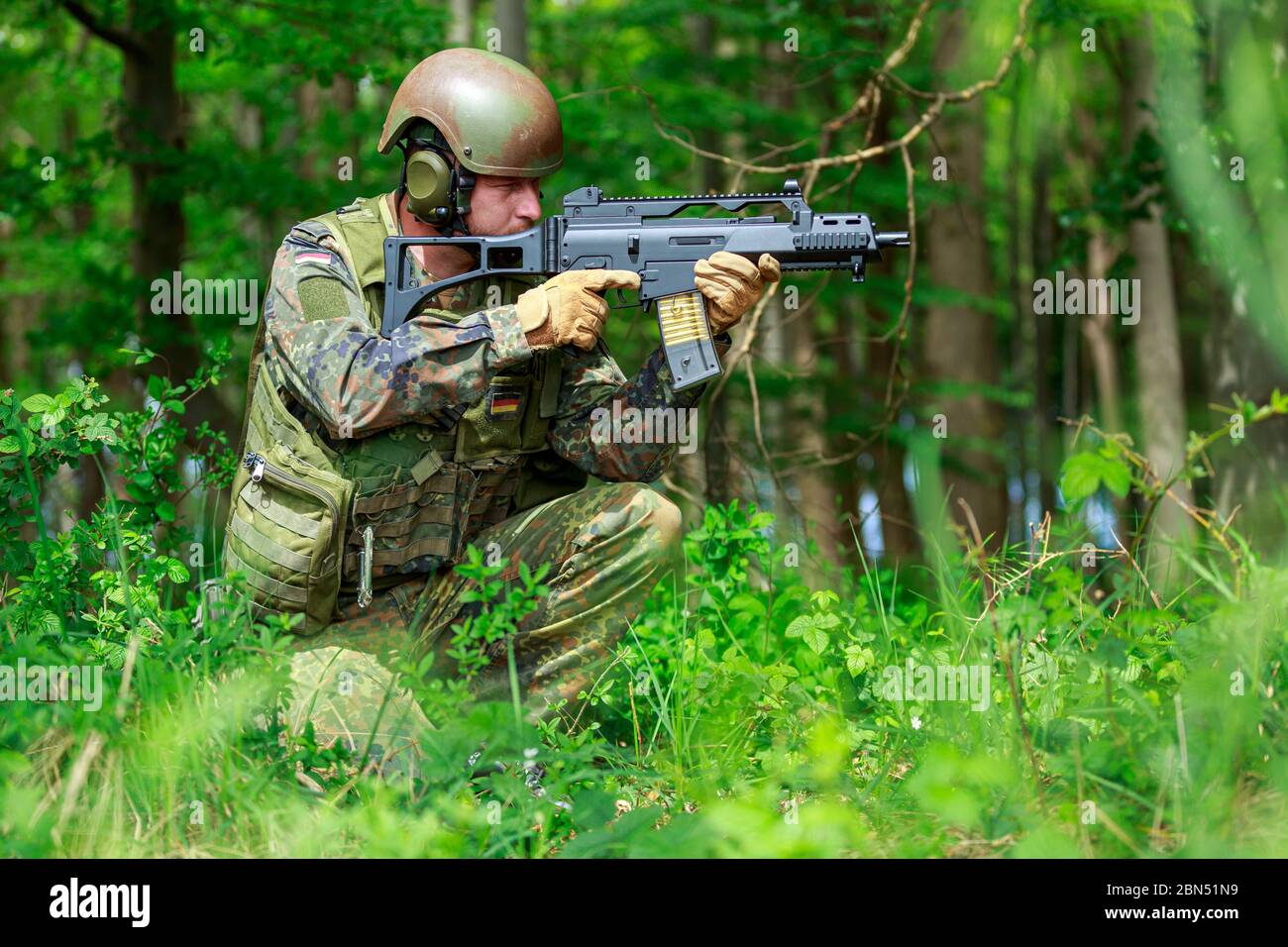 German soldier with a german assault rifle Stock Photo - Alamy