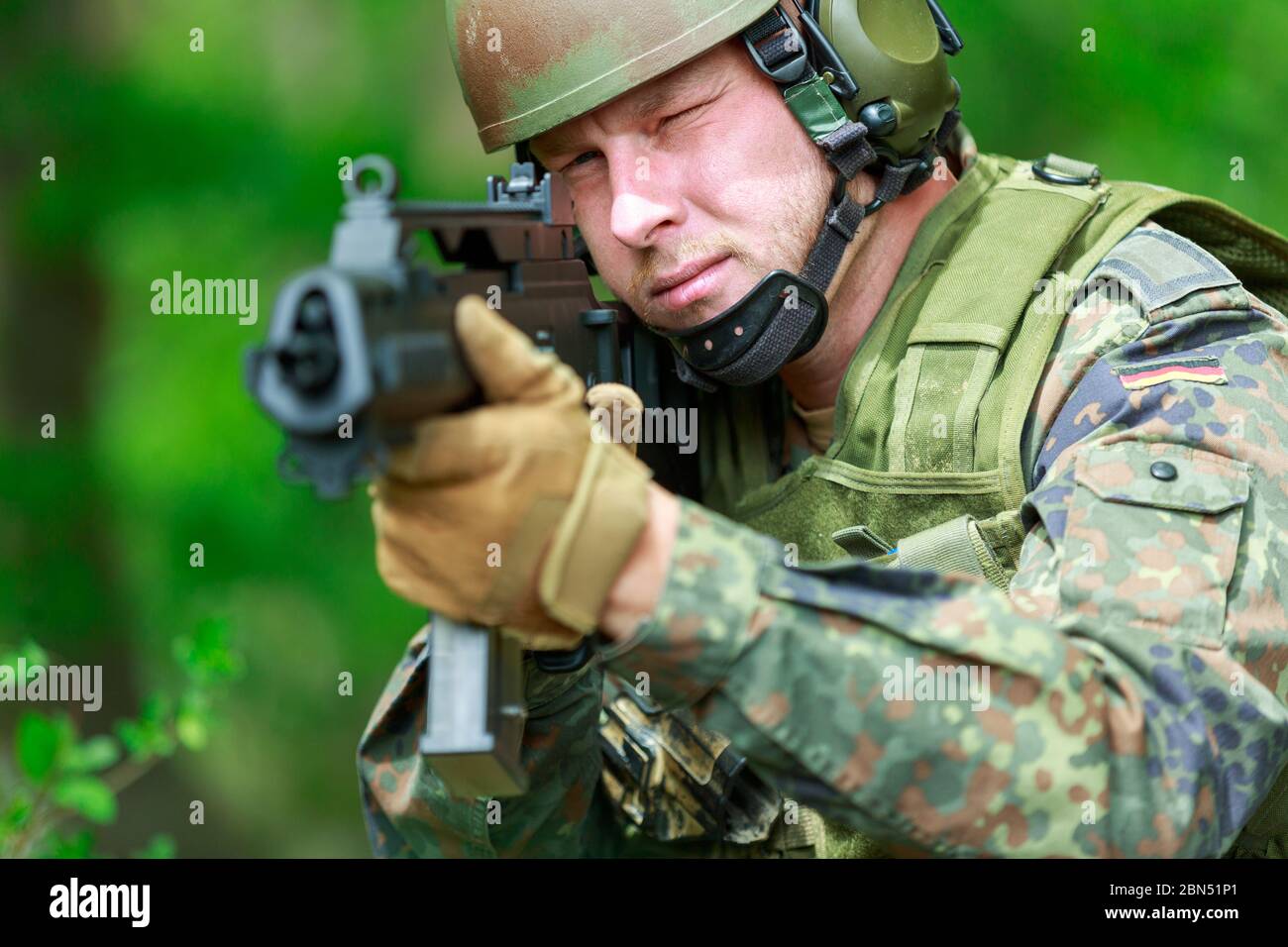 German soldier with a german assault rifle Stock Photo - Alamy