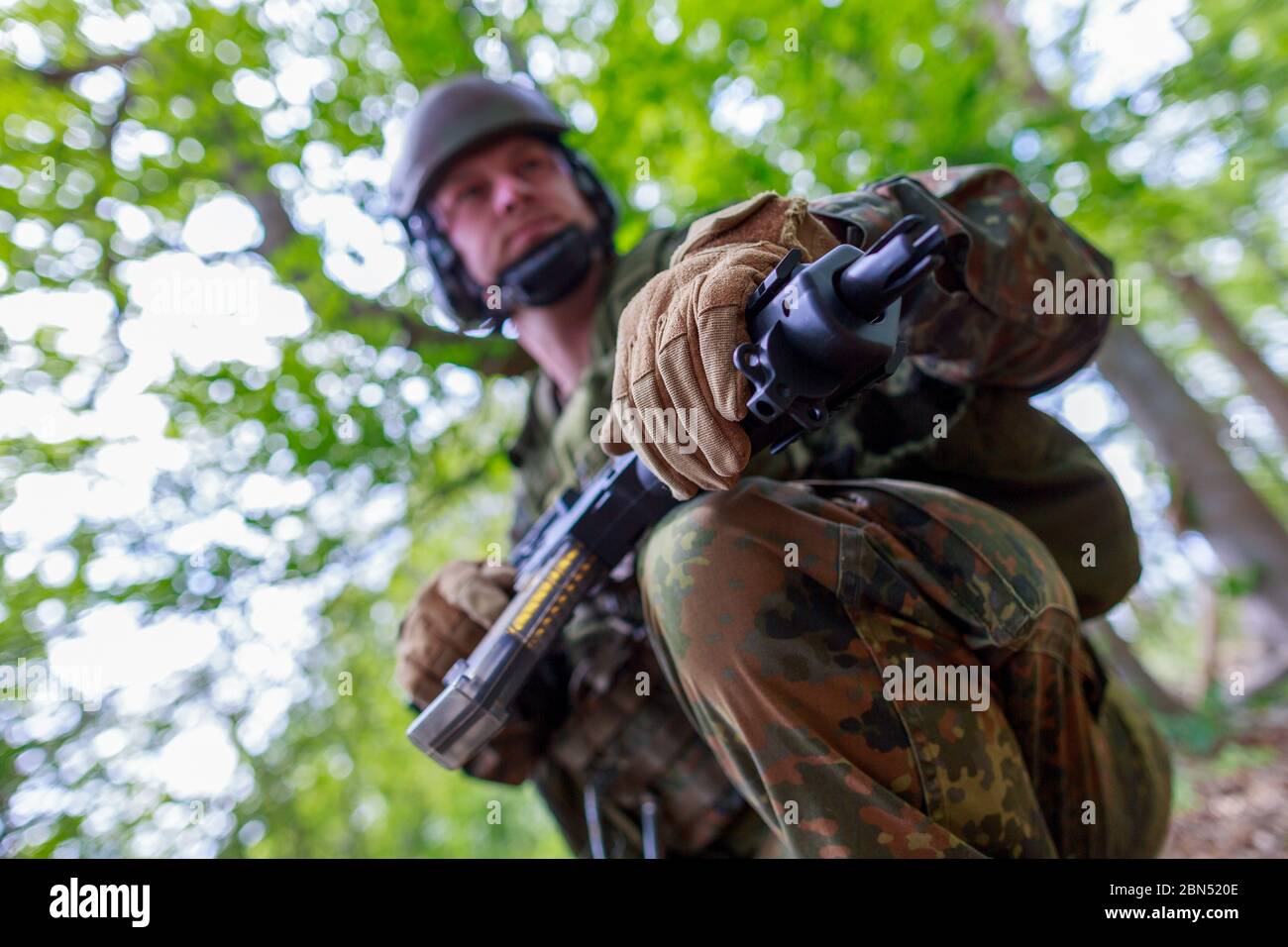 German soldier with a german assault rifle Stock Photo - Alamy