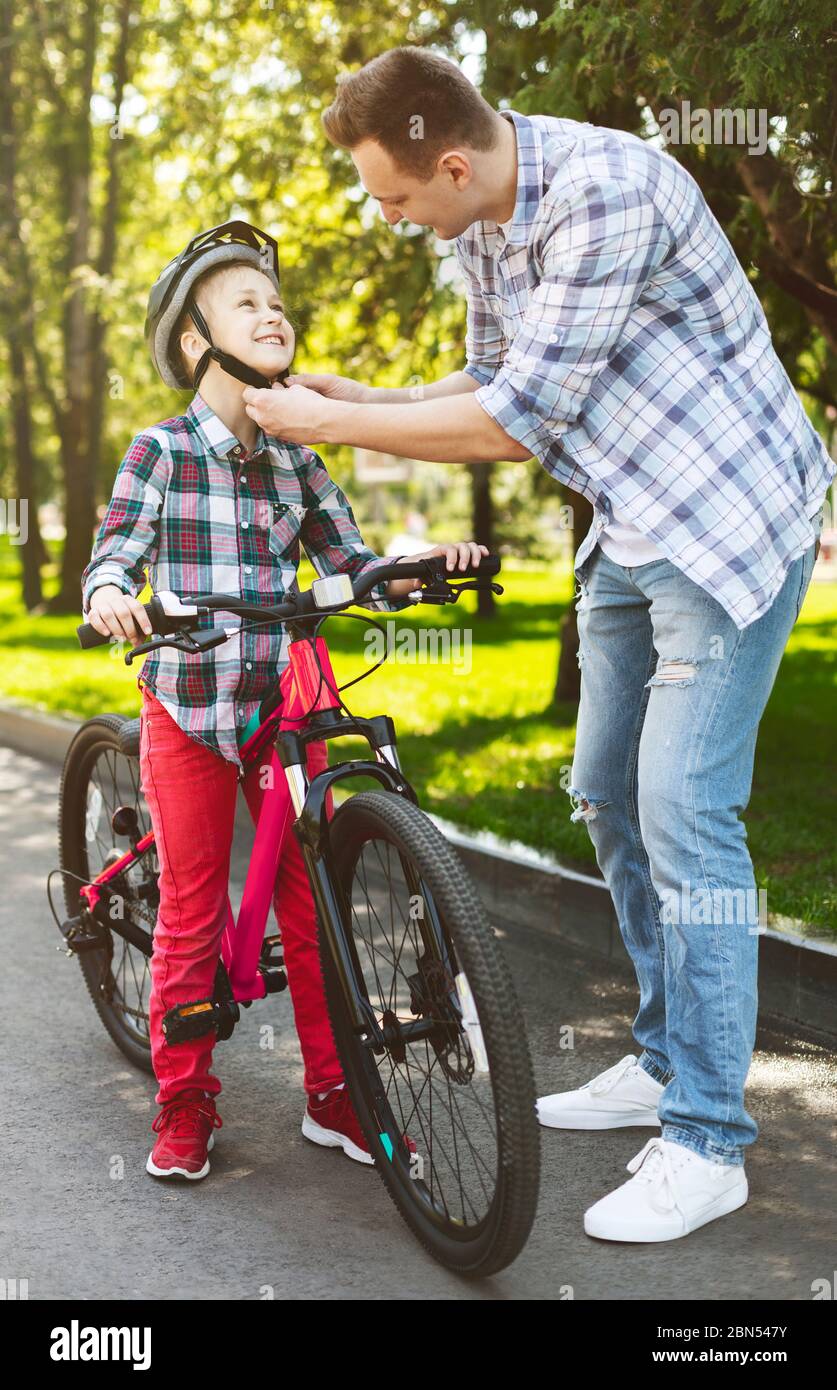 Little girl is getting ready for a first ride Stock Photo - Alamy