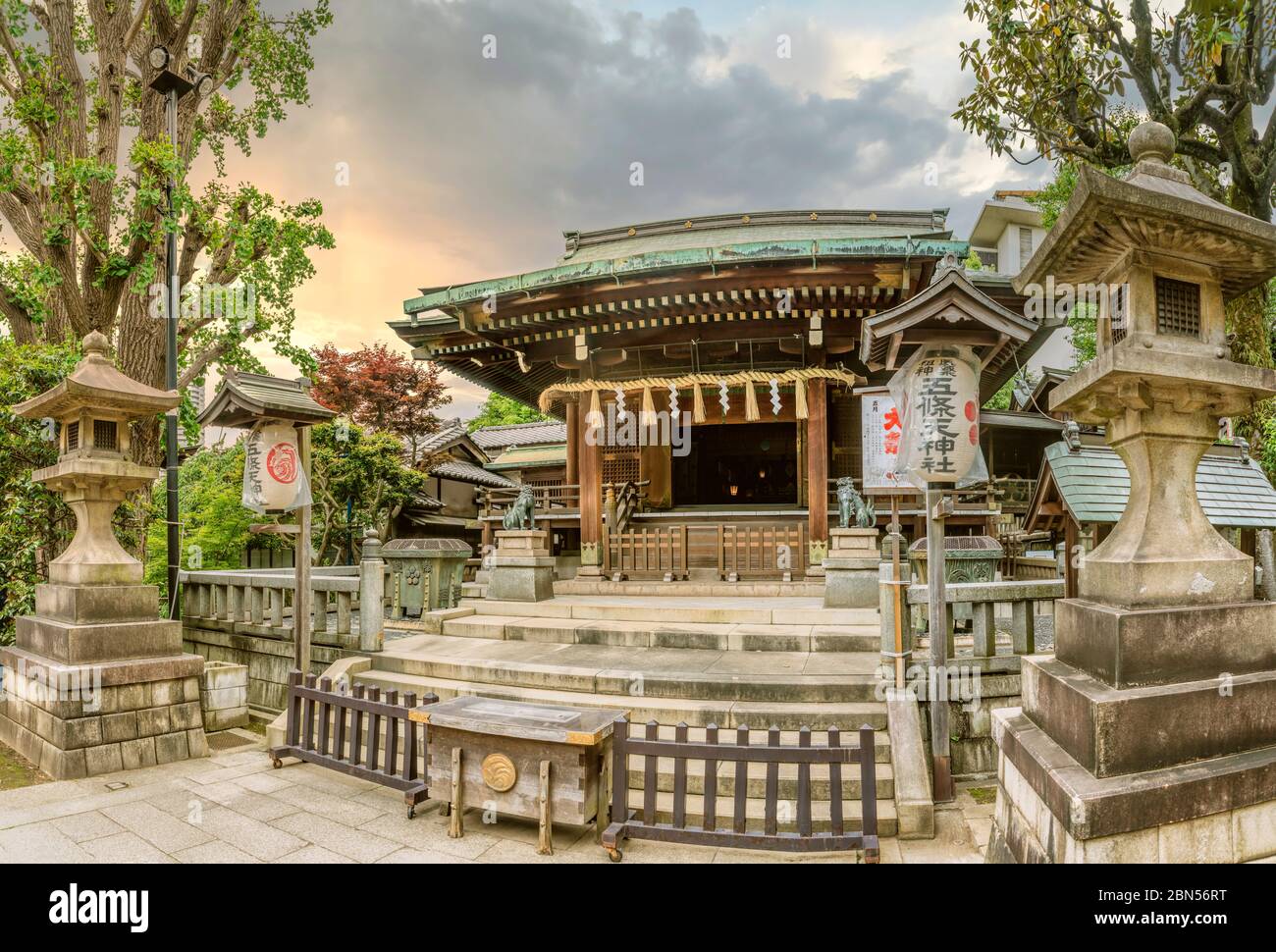 Hanazono inari shrine hi-res stock photography and images - Alamy