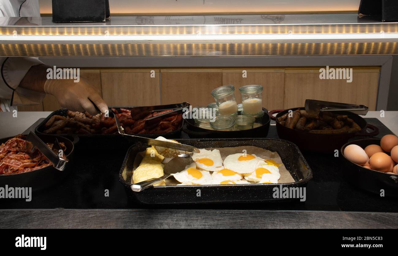 Omelette station hi-res stock photography and images - Alamy