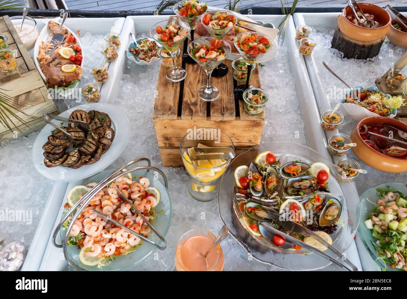 Luxury catering by the pool, food bloggers event, banquet, wedding ...