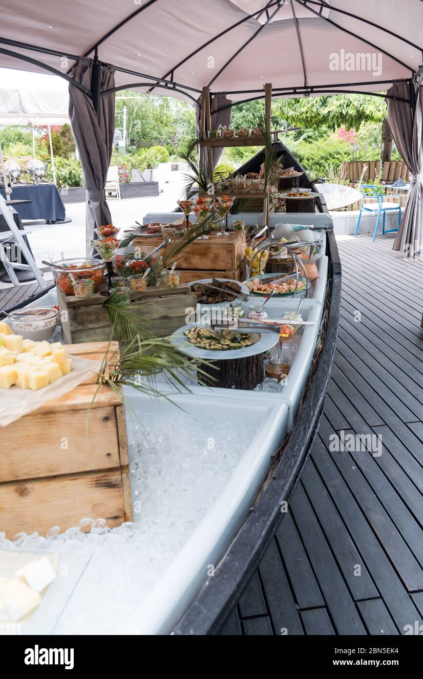 Luxury catering by the pool, food bloggers event, banquet, wedding ...