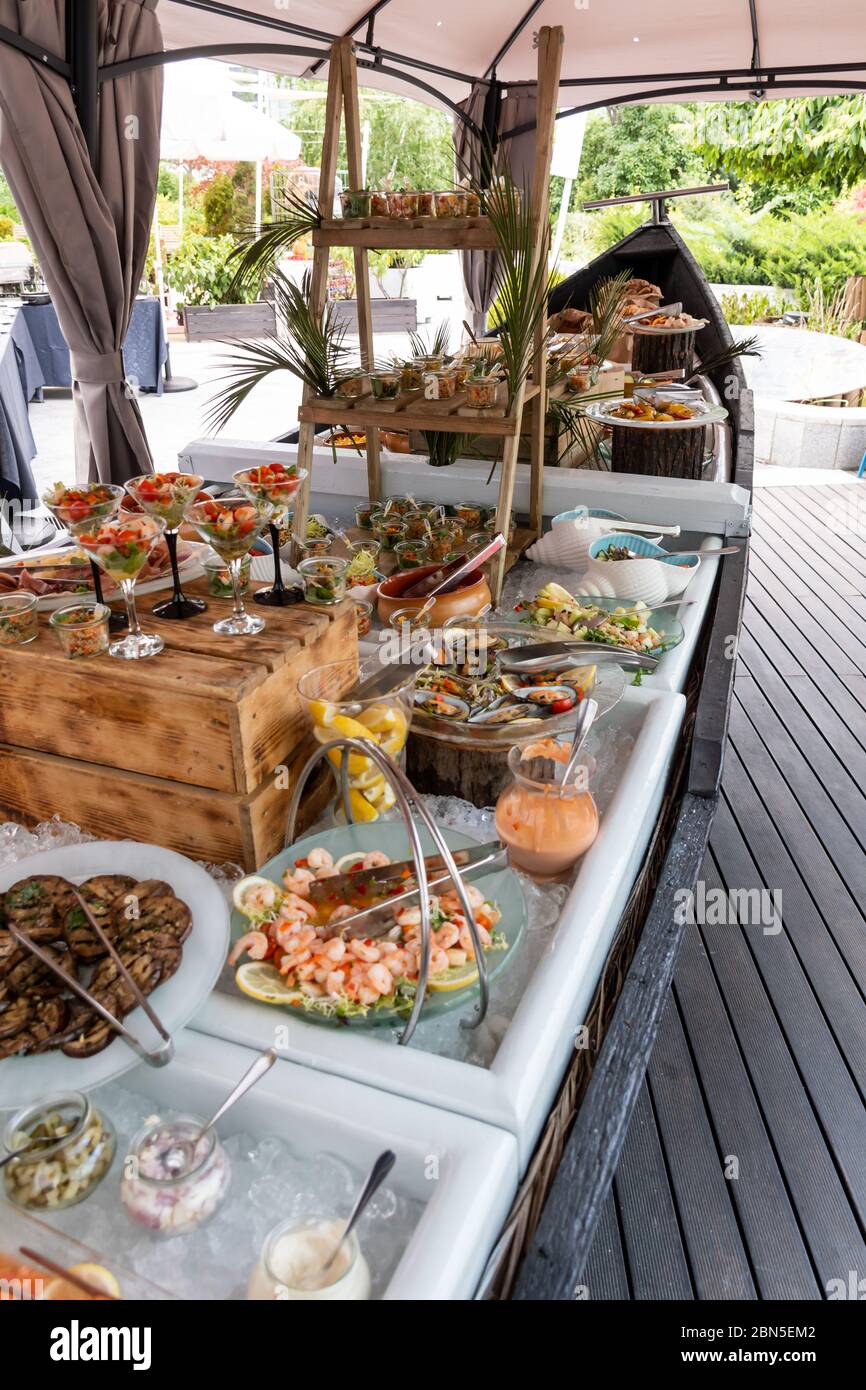 Luxury catering by the pool, food bloggers event, banquet, wedding ...