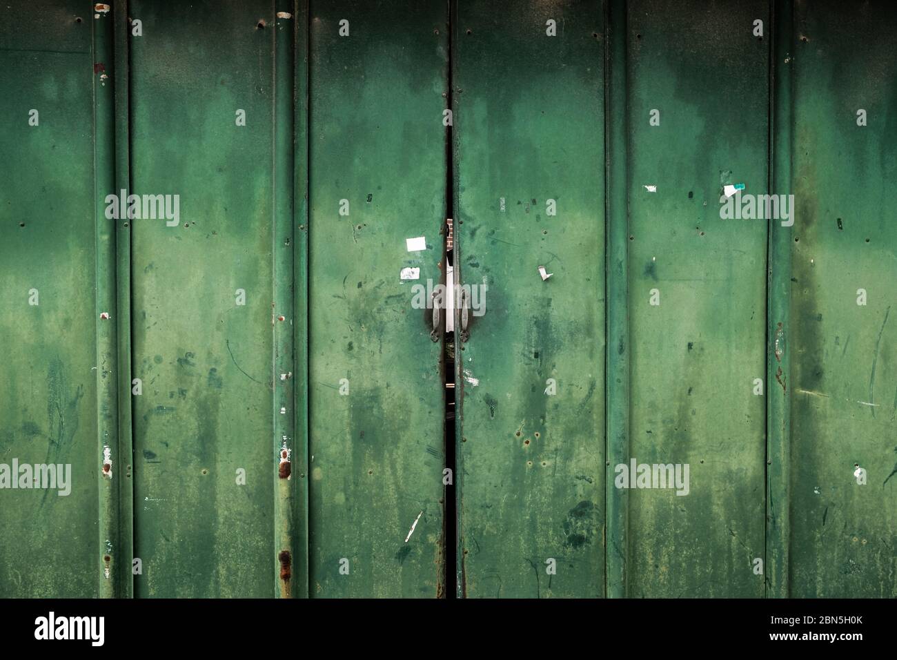 Old rusty metal green door texture background Stock Photo - Alamy