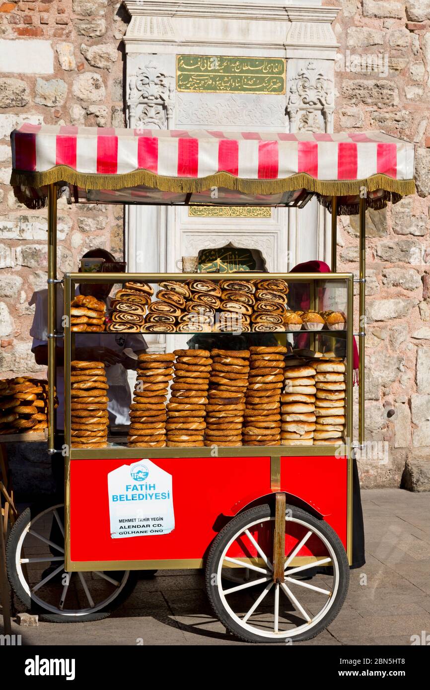 Sultanahmet istanbul street food hi-res stock photography and images ...