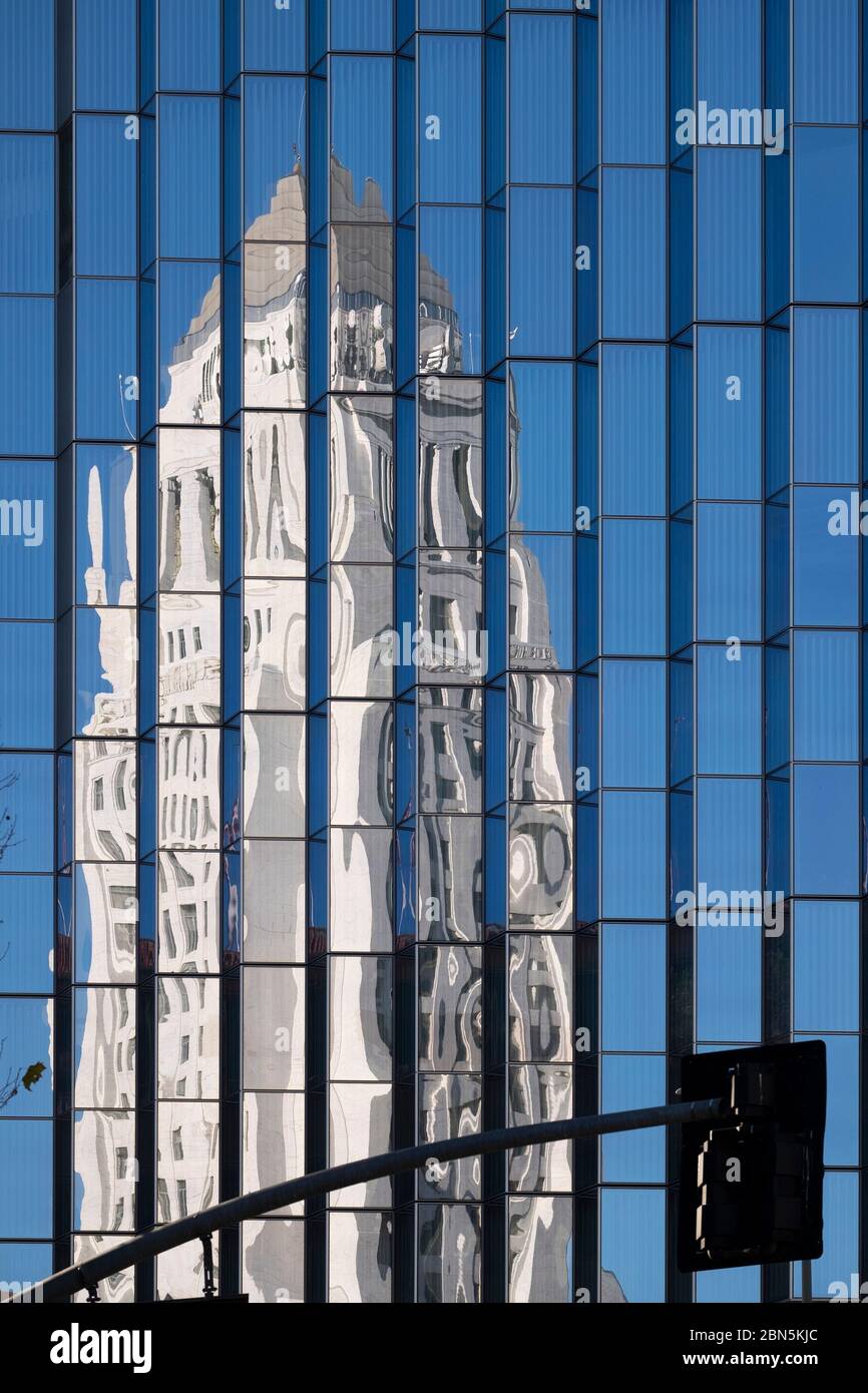 Reflection of Los Angeles city hall building in a modern glassy ...