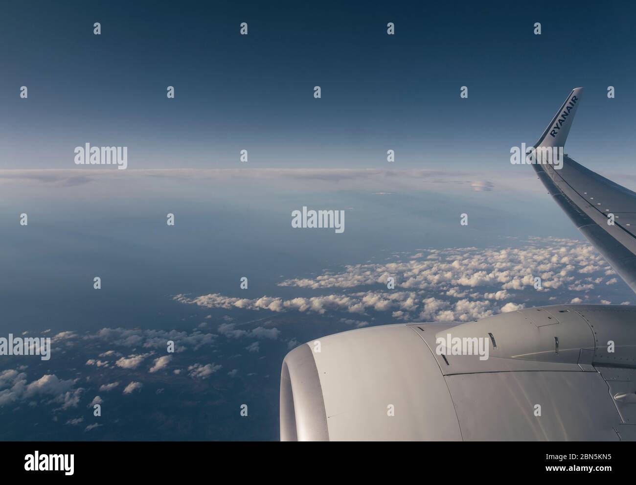 Inside engine on wing hi-res stock photography and images - Alamy