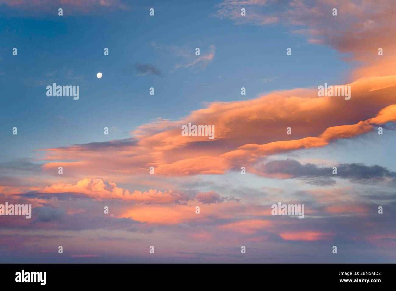 Pink clouds hi-res stock photography and images - Alamy