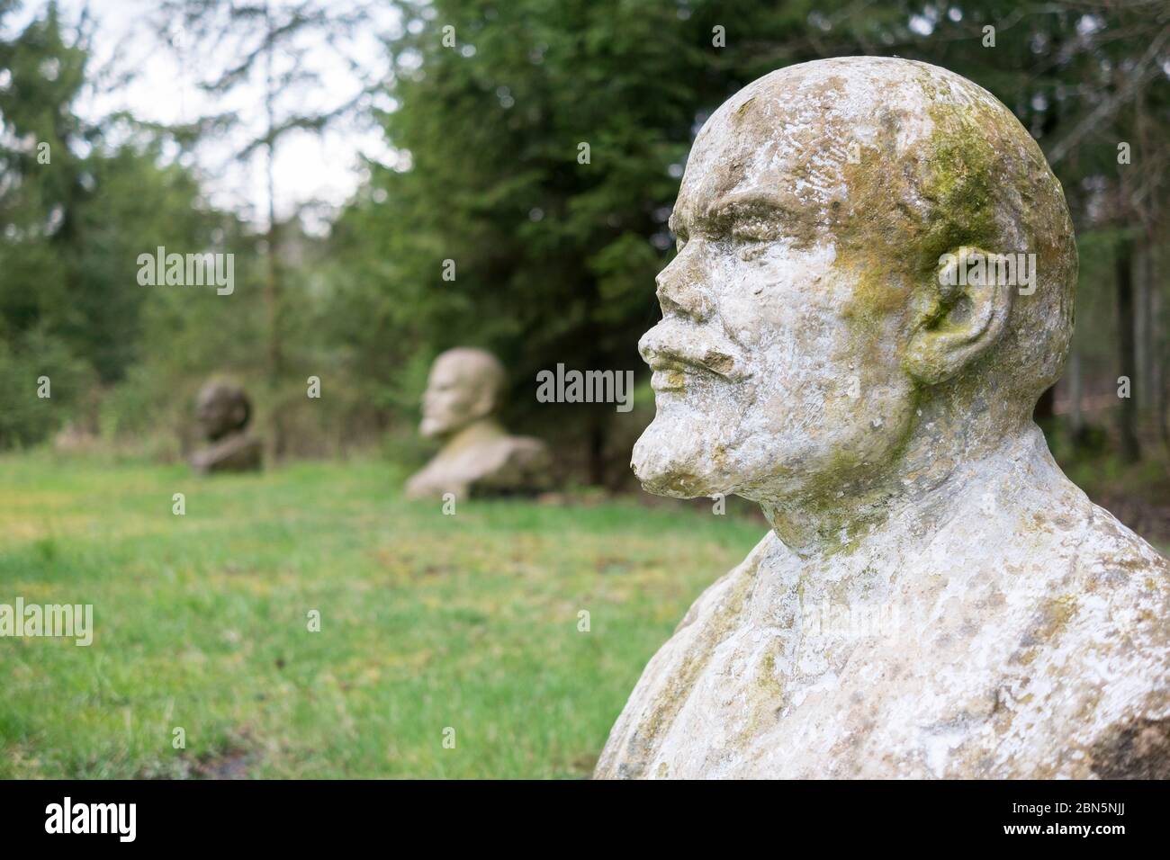 Bust of soviet leader vladimir lenin hi-res stock photography and ...