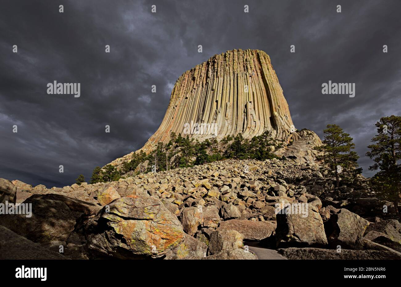 WY04255-00...WYOMING - Sun on the Devil's Tower as storm clouds gather ...