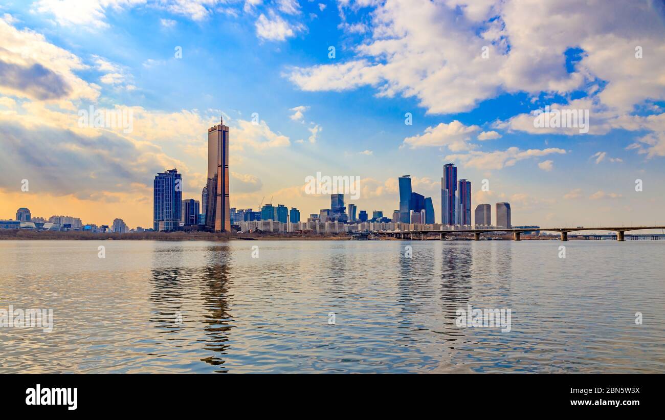 SEOUL, KOREA - January 30, 2020. Han River Railway Bridge and Yeouido ...