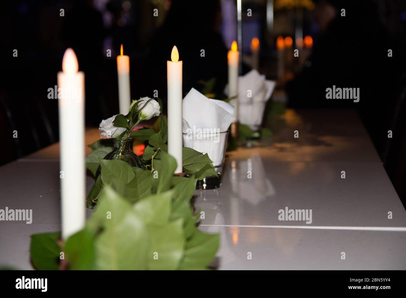 Candle light dining table hi-res stock photography and images - Alamy
