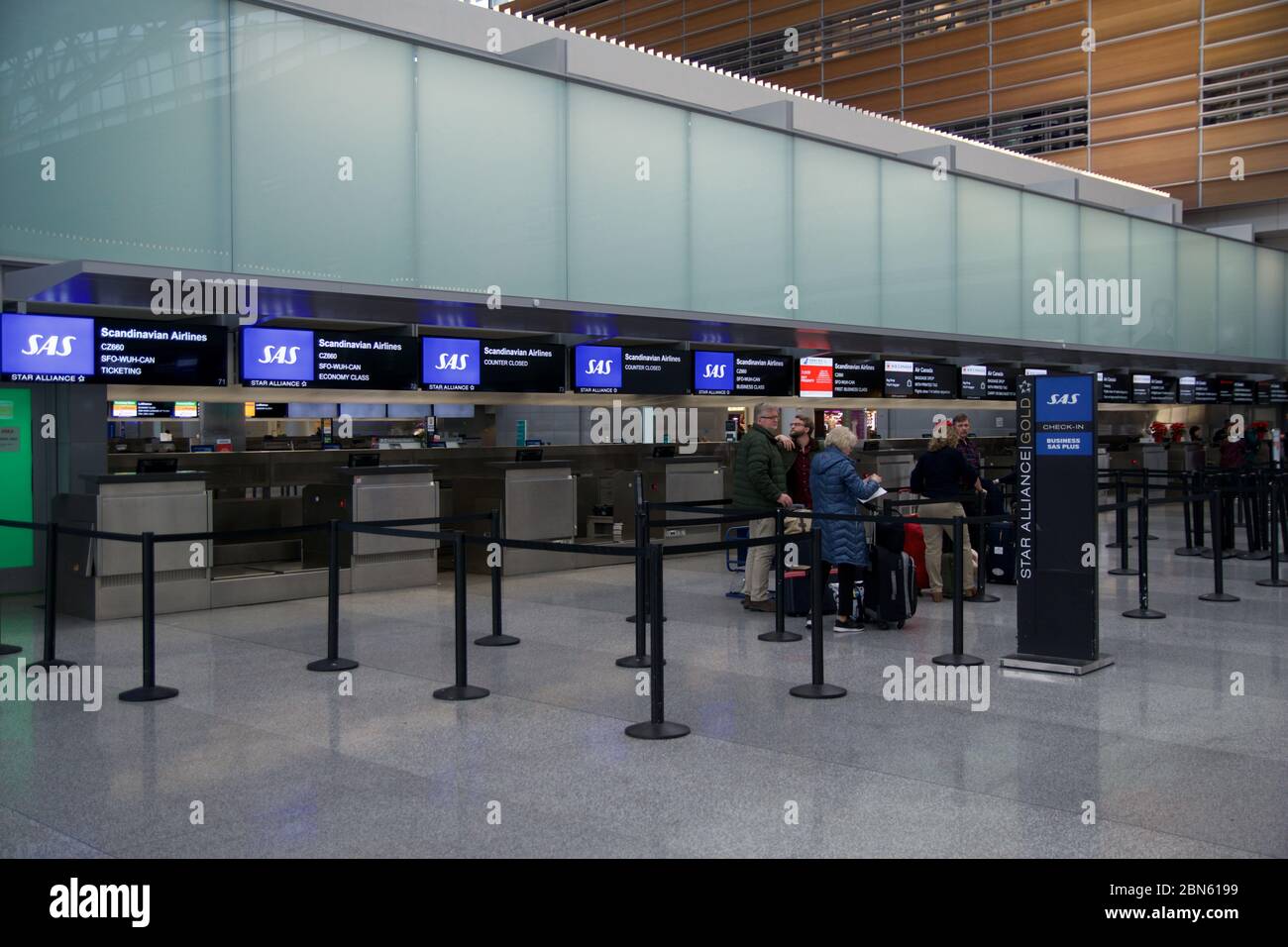 San francisco airport terminal interior hi-res stock photography and ...