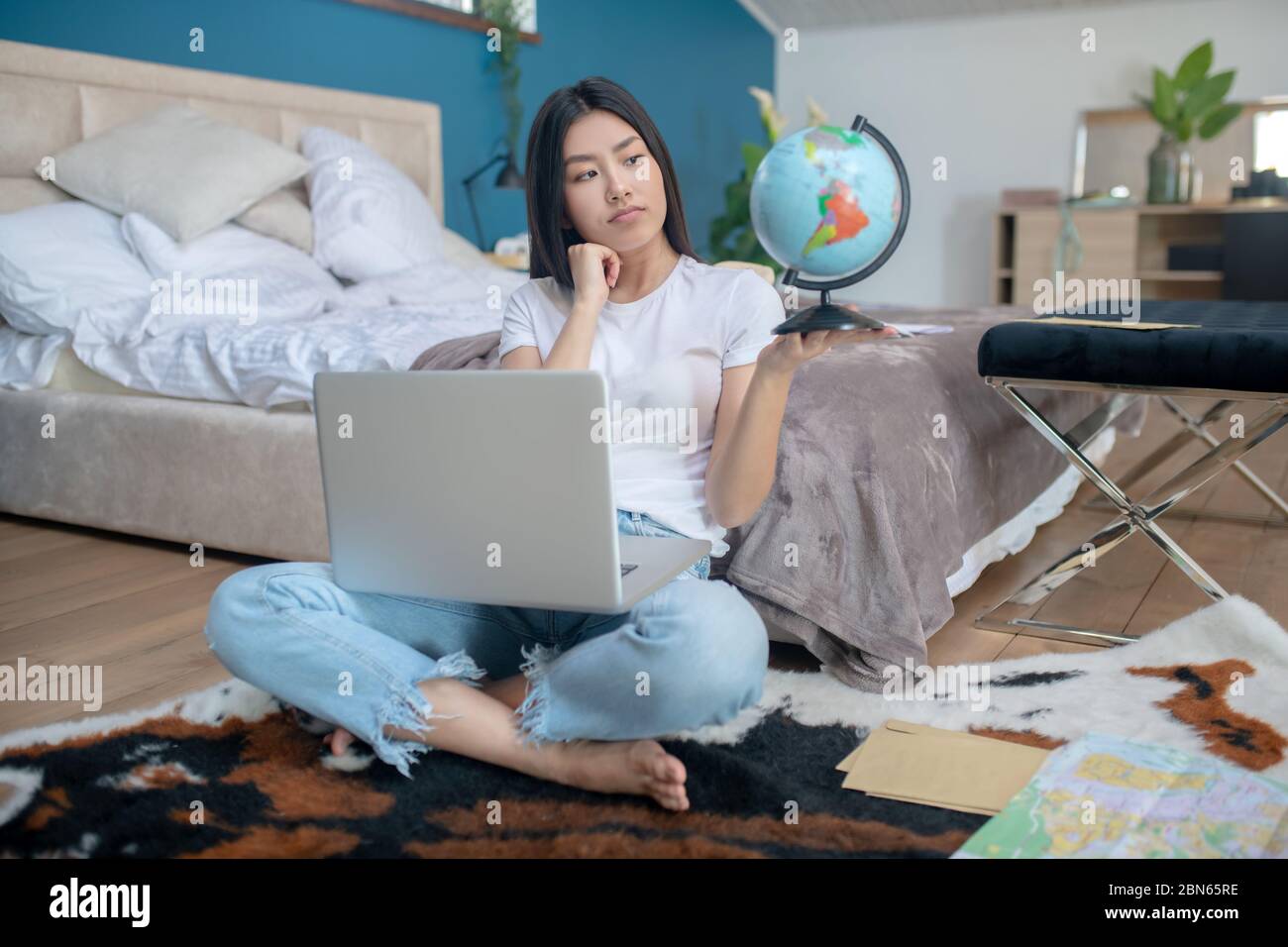 Pillow under knees hi-res stock photography and images - Alamy