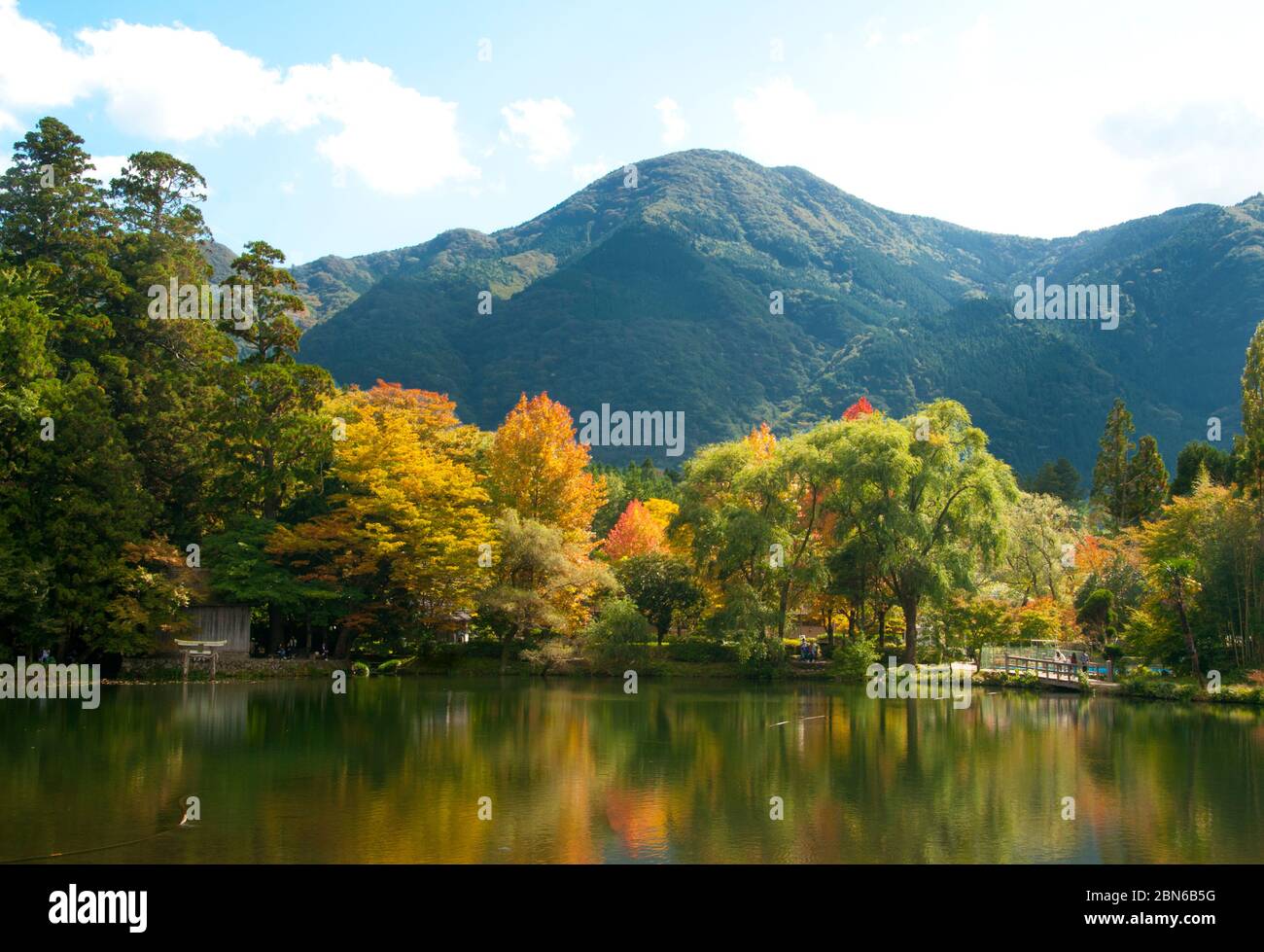Japan: Autumn leaves at Kinrin Lake, Yufuin, Oita District, Kyushu ...