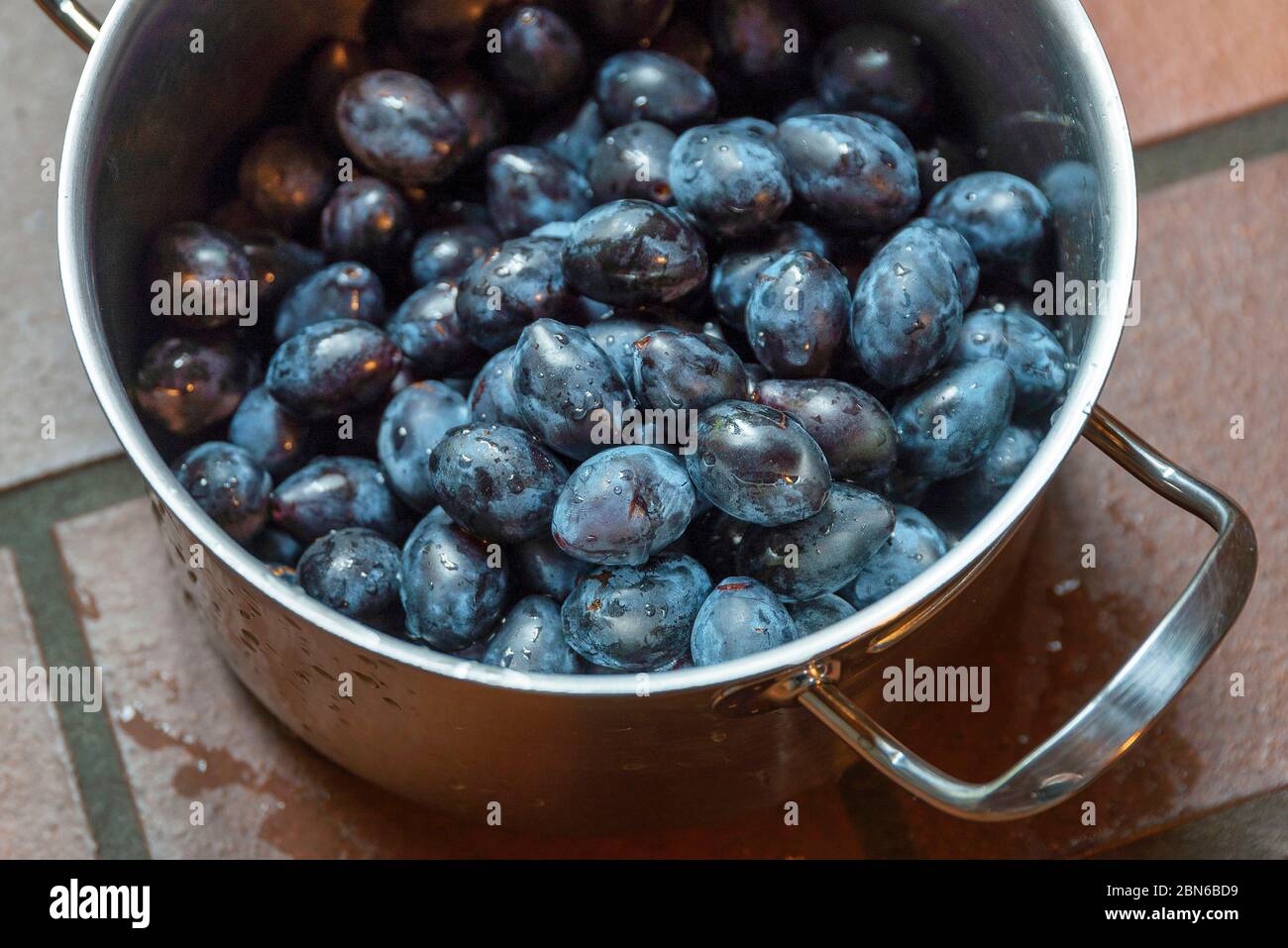 Damsons in pan Stock Photo - Alamy