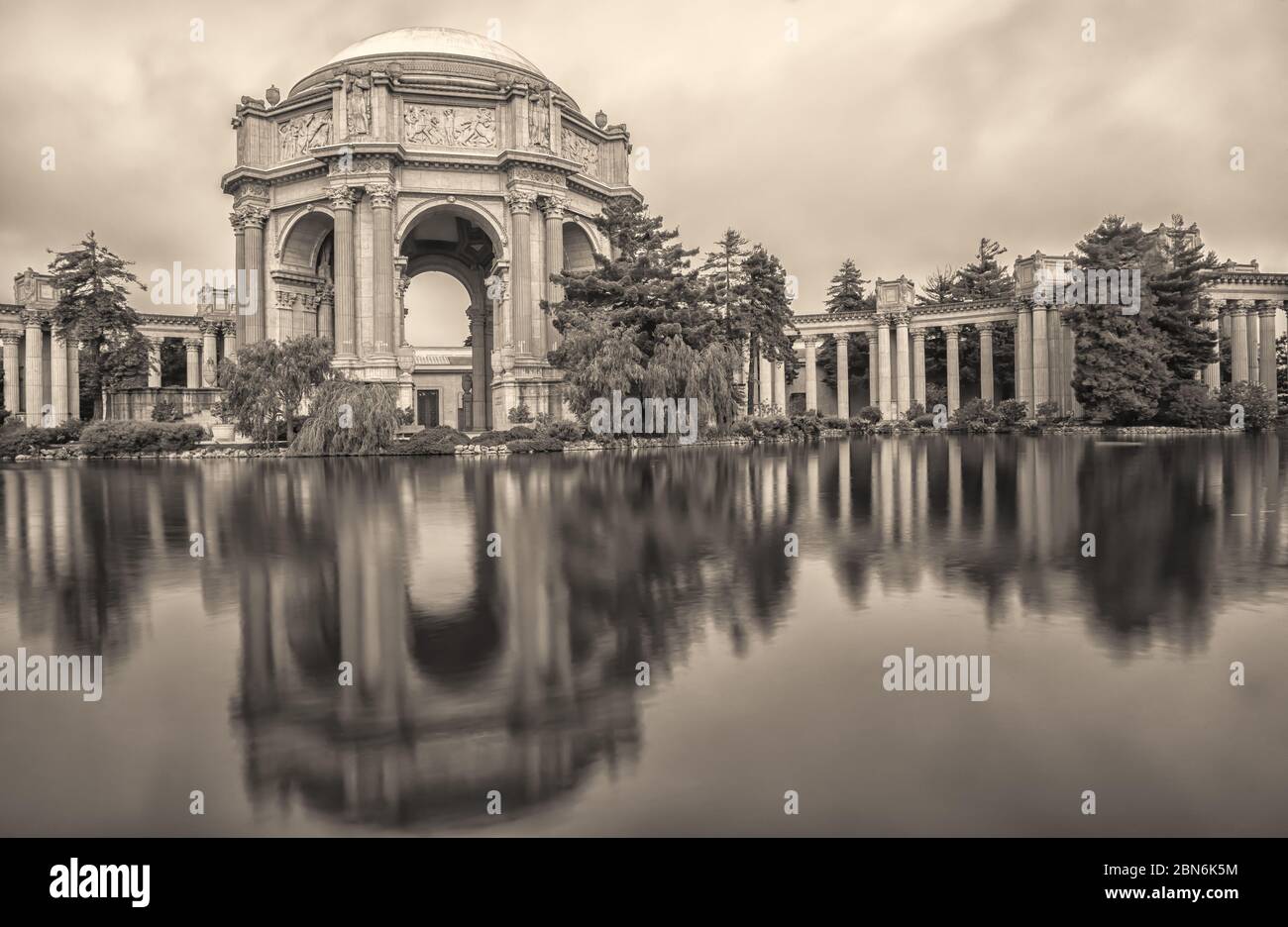 Architectural structure of the Palace of Fine Arts and its reflections ...