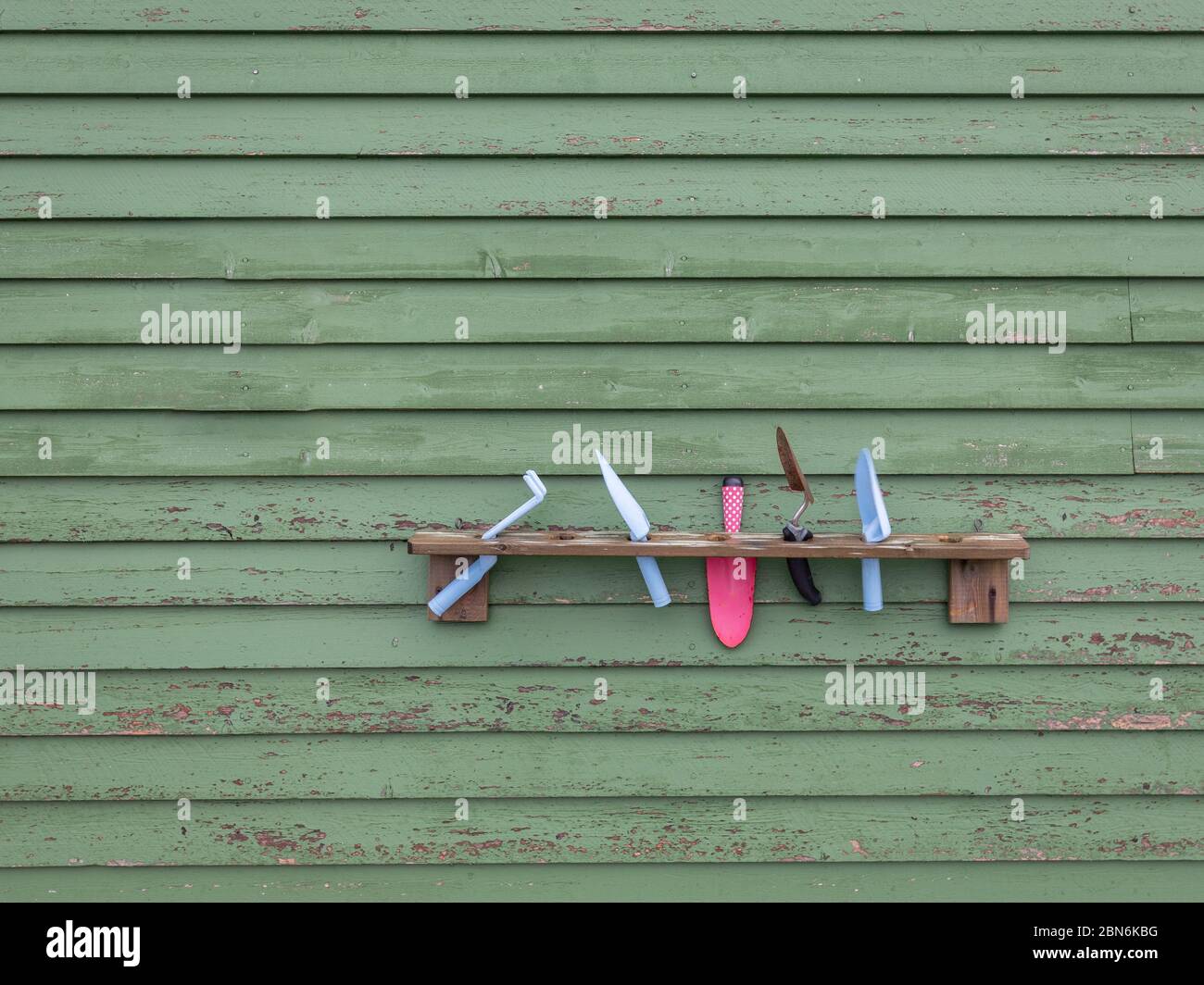 Plastic shovels hi-res stock photography and images - Alamy