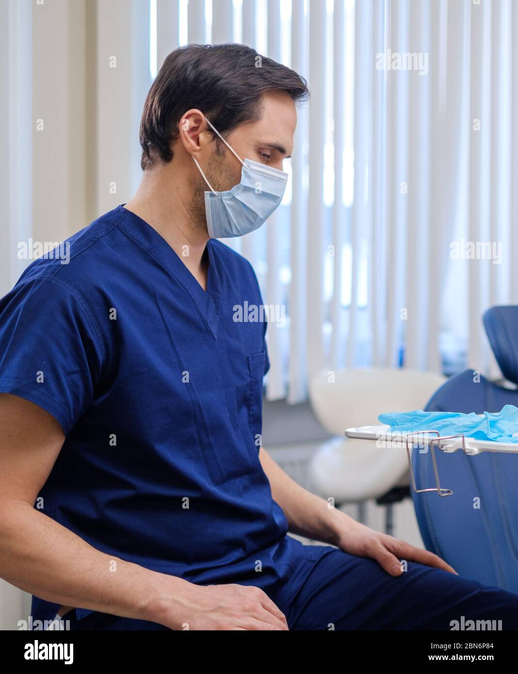 Doctor wearing protective mask in a hospital Stock Photo - Alamy