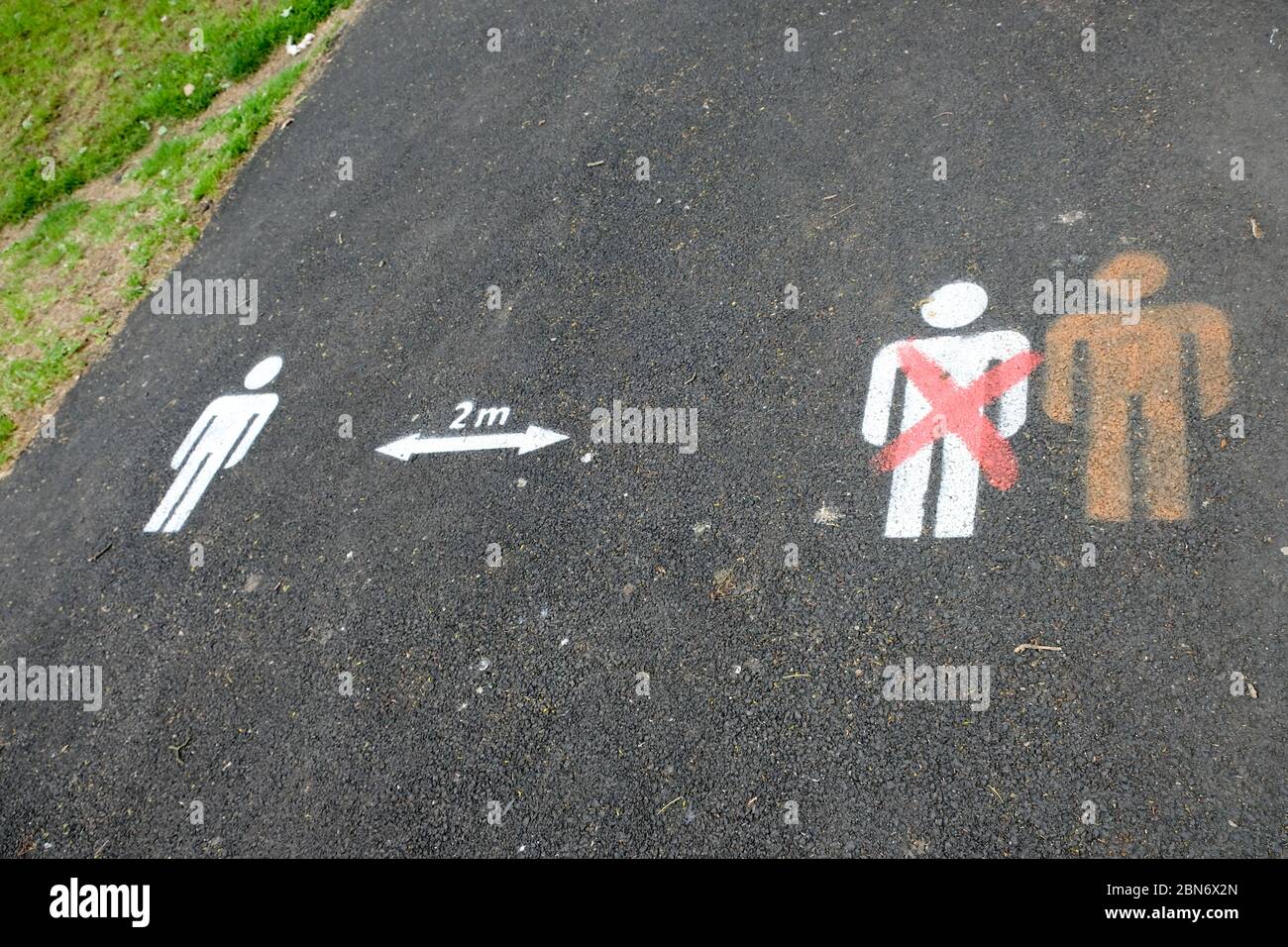 Safe distance of 2 metres sign hi-res stock photography and images - Alamy