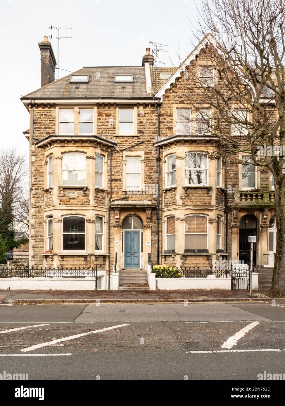 Victorian terrace house uk door hi-res stock photography and images - Alamy