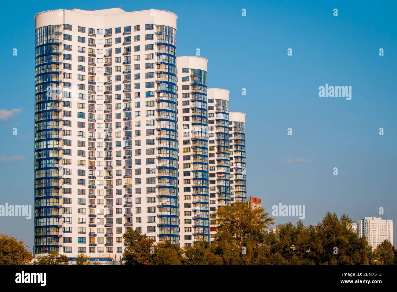 Four story houses hi-res stock photography and images - Alamy