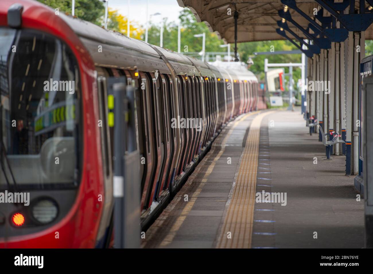 Wimbledon underground station hi-res stock photography and images - Alamy