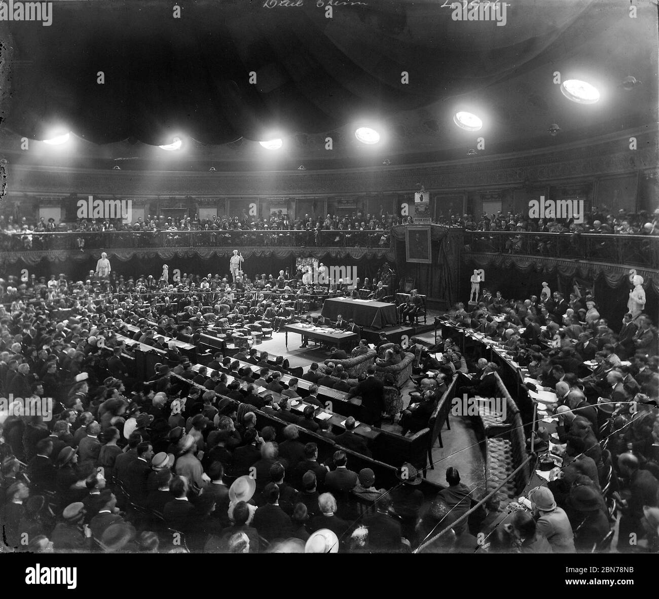 The library in the house of commons hi-res stock photography and images ...