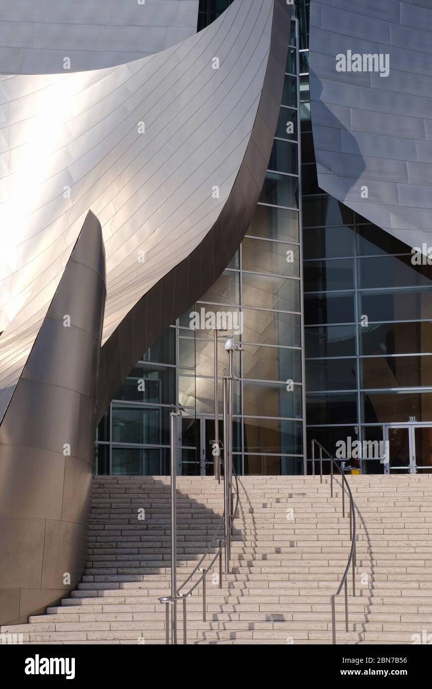 The Walt Disney Concert Hall designed by Frank Gehry, Los Angeles ...