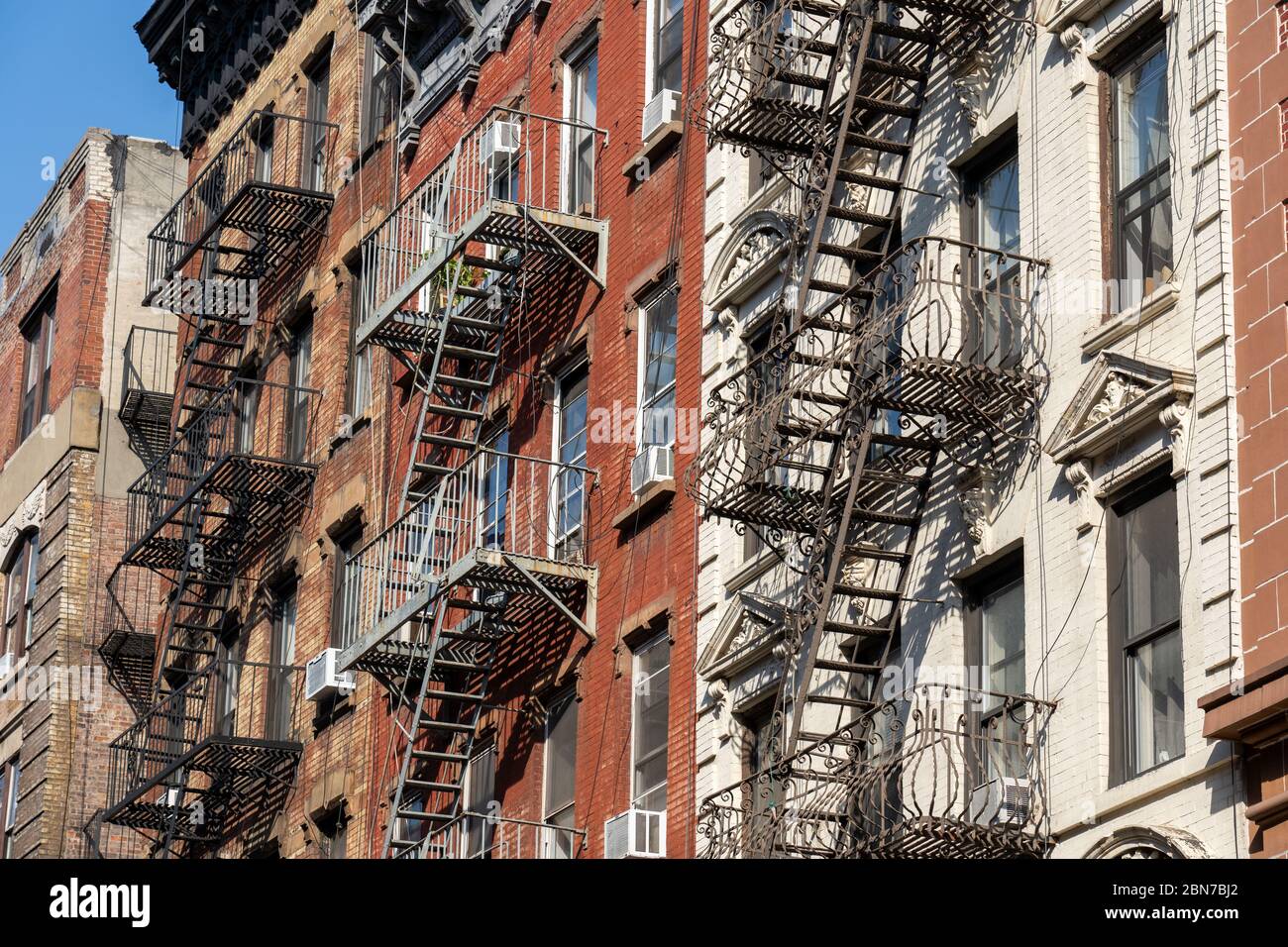Old tenement building nyc hi-res stock photography and images - Alamy