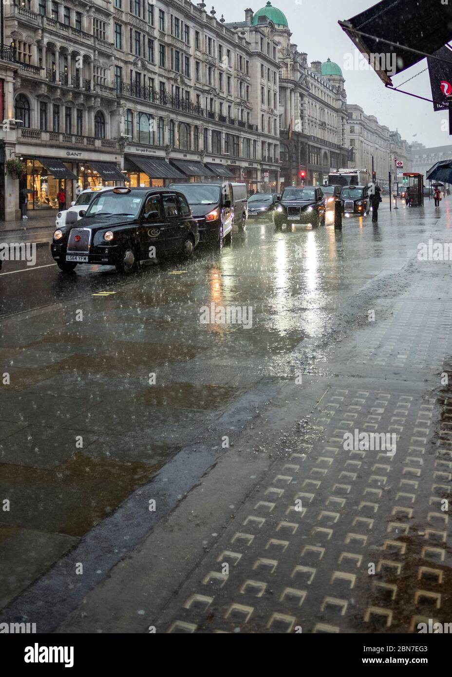 Rain soaked london street hi-res stock photography and images - Alamy