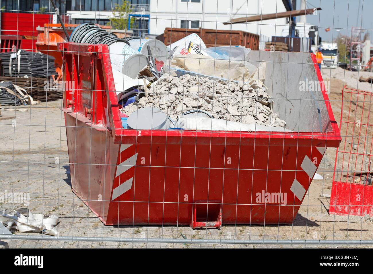Construction fence i mulde hi-res stock photography and images - Alamy