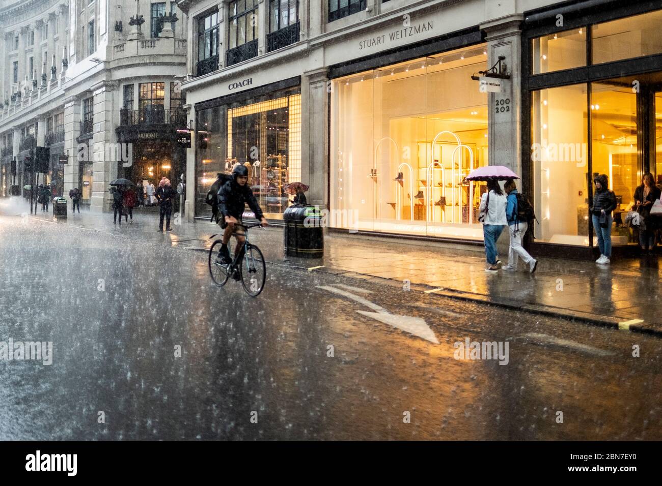 London- November 2019: Regent Street during a heavy rainstorm Stock ...