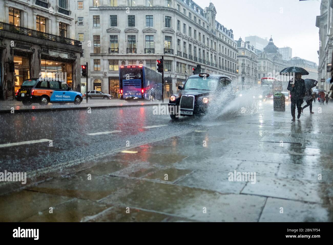 Rain soaked london street hi-res stock photography and images - Alamy