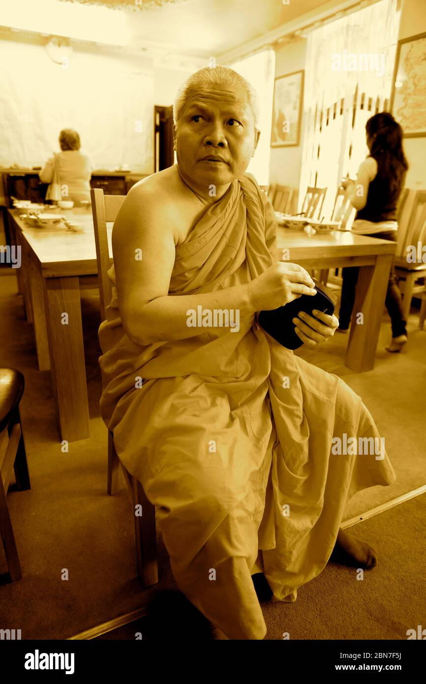 Wat Buddhapadipa ,Temple in London It was the first Buddhist temple to ...