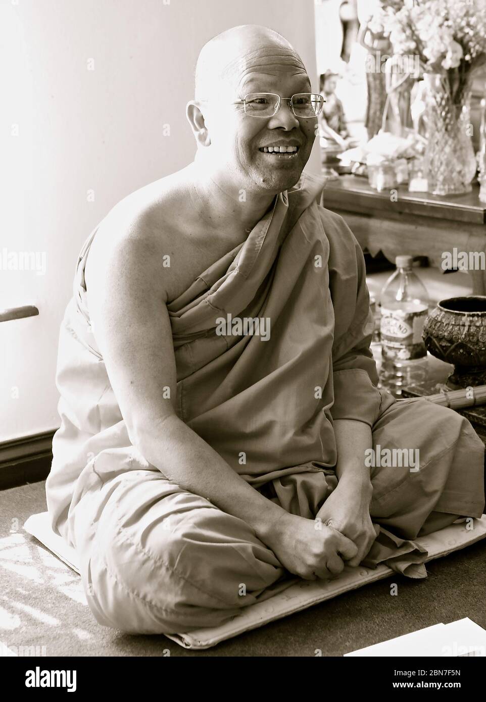 Wat Buddhapadipa ,Temple in London It was the first Buddhist temple to ...