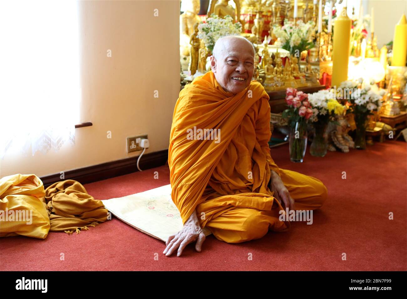 Wat Buddhapadipa ,Temple in London It was the first Buddhist temple to ...