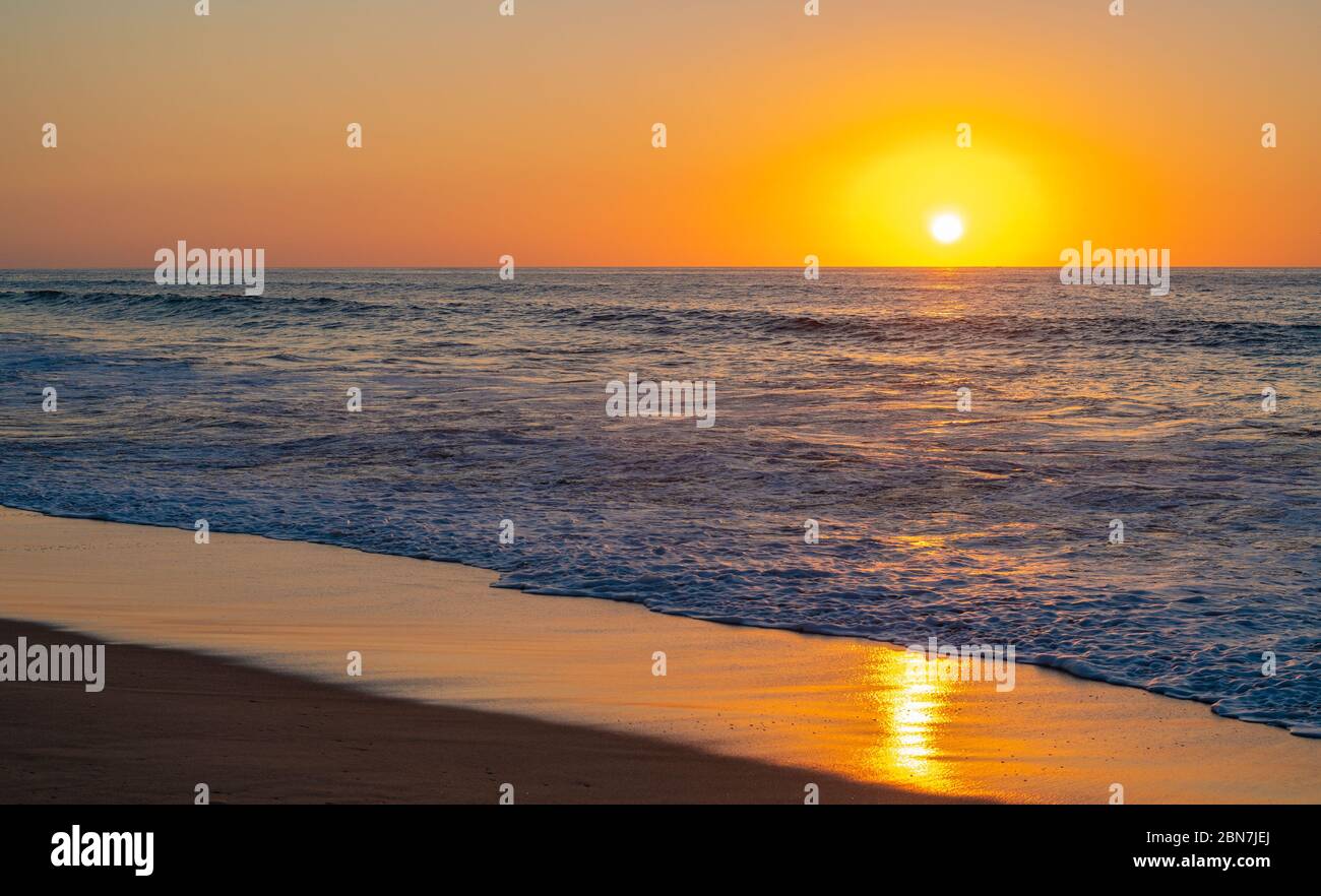 Sunset morning ocean beach view hi-res stock photography and images - Alamy