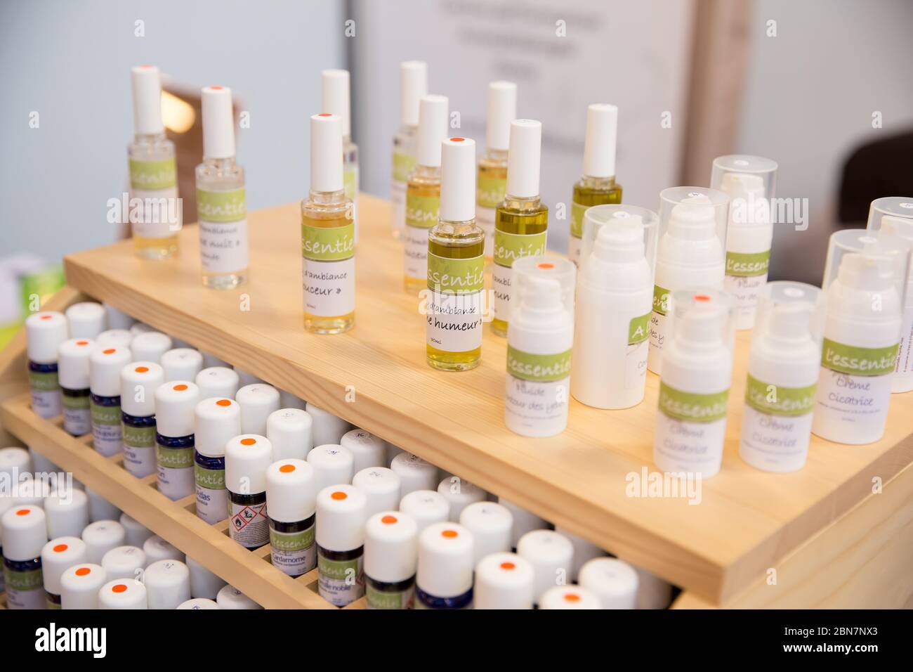 Perfume bottles on display hi-res stock photography and images - Alamy