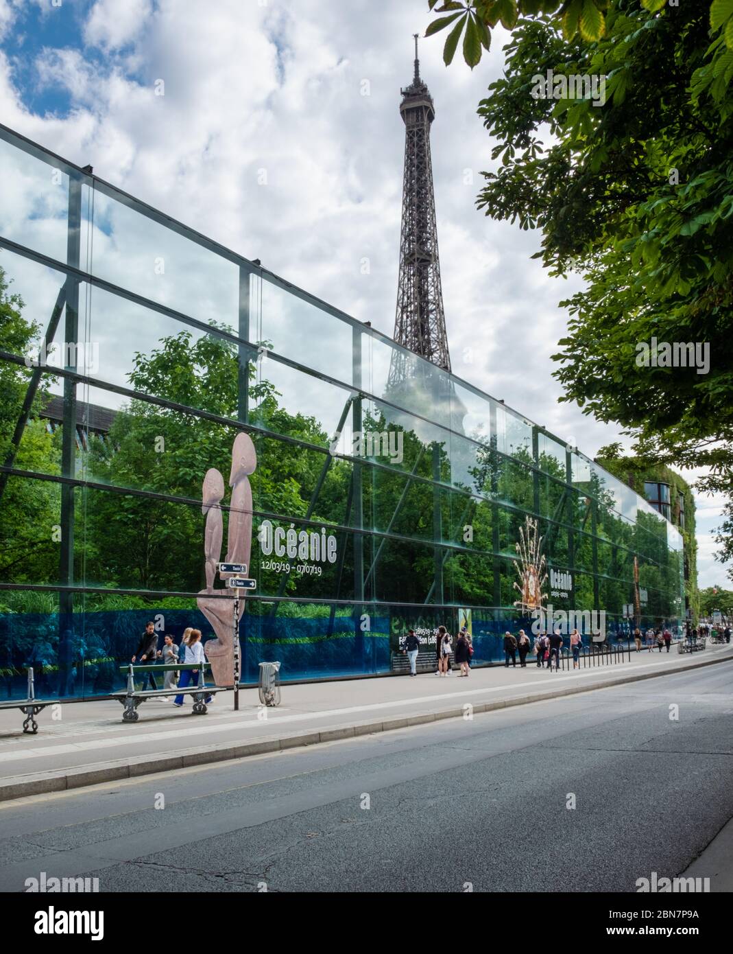 Musée du Quai Branly Jacques Chirac, Paris Stock Photo - Alamy