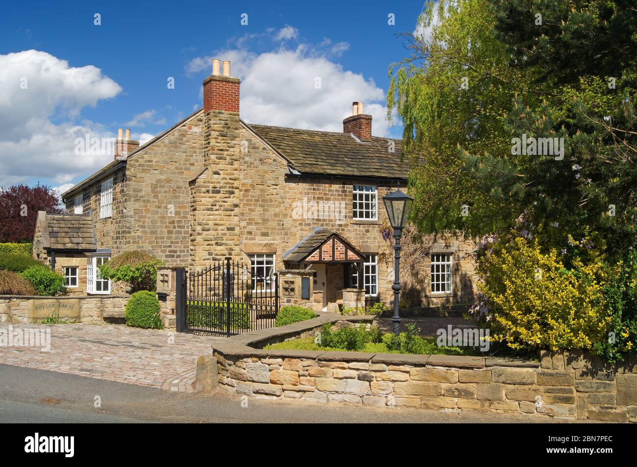 Farm cottage hi-res stock photography and images - Alamy