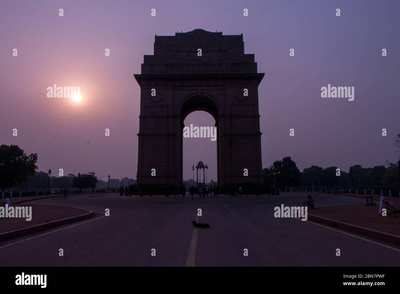 Wide shot of India Gate at sunrise with unrecognisable people Stock ...