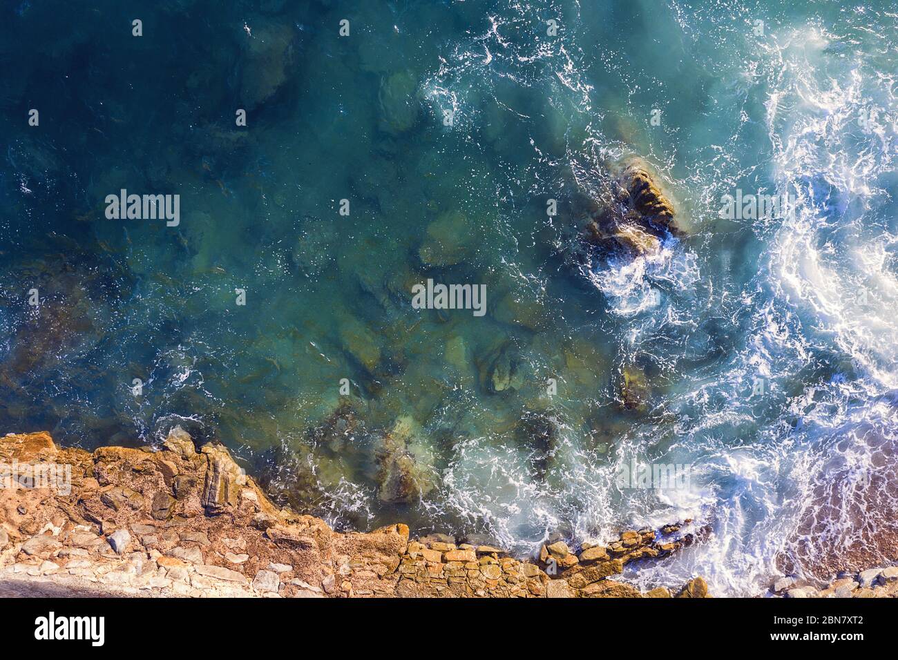 Top view waves hitting rocks hi-res stock photography and images - Alamy