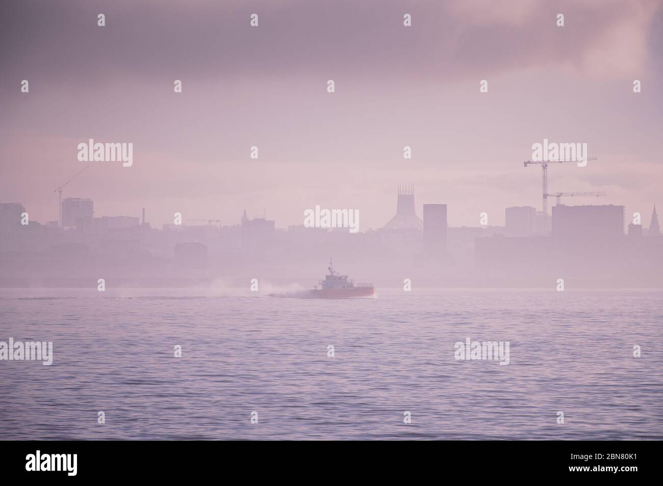Wintery fog and mist over the River Mersey in Liverpool Stock Photo - Alamy