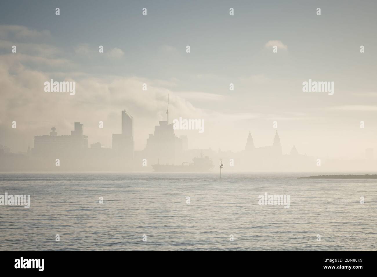 Wintery fog and mist over the River Mersey in Liverpool Stock Photo - Alamy