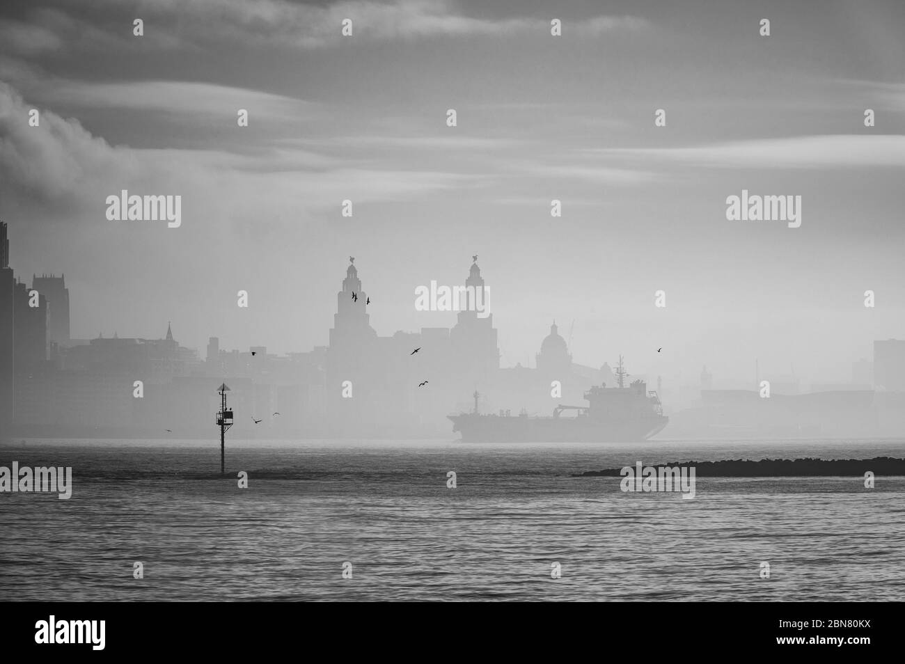 Wintery fog and mist over the River Mersey in Liverpool Stock Photo - Alamy