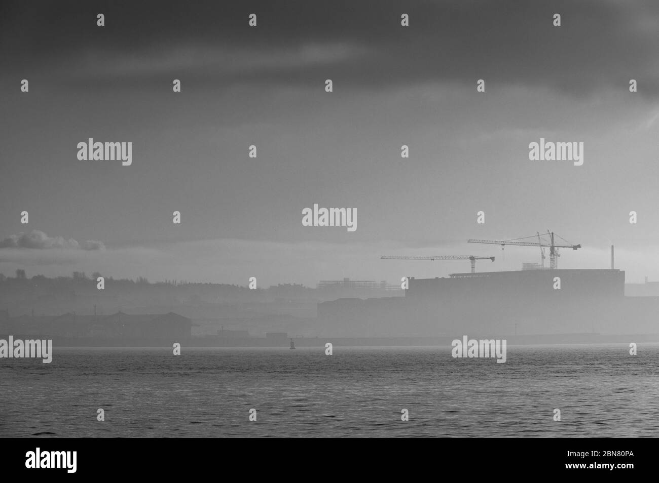 Wintery fog and mist over the River Mersey in Liverpool Stock Photo - Alamy