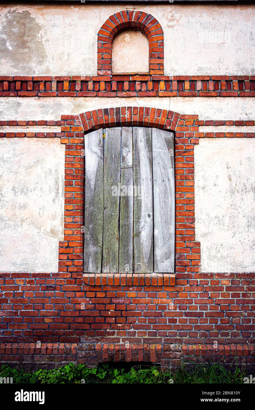 Abandoned house with boarded up window Stock Photo - Alamy